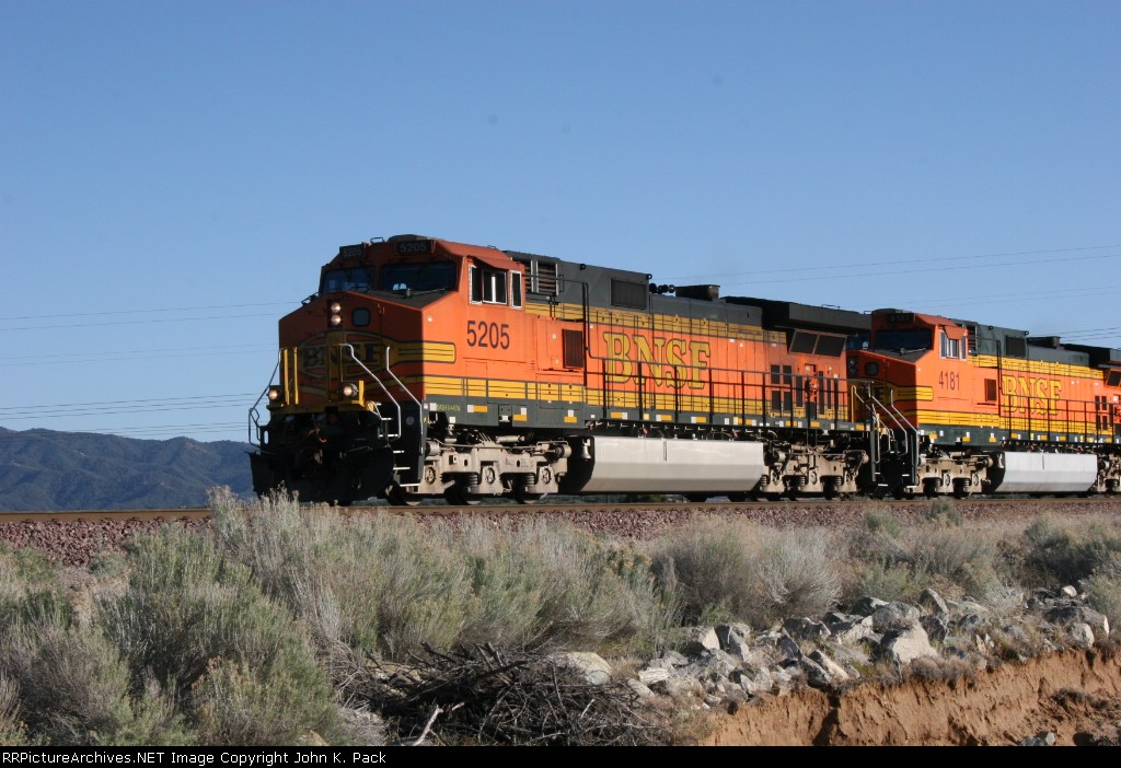 BNSF 5205